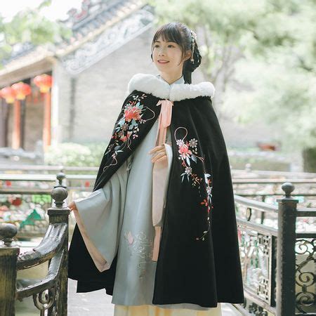 汉服穿搭指南：斗篷和披风哪个更保暖？二者又该如何区分呢？披风斗篷汉服新浪新闻