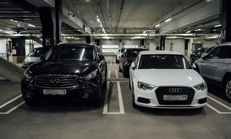 Los Autos De Lujo De Los Rusos Llenan El Aeropuerto De Helsinki Paso