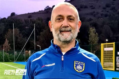 Fc Rieti La Strada Con Il Tecnico Di Loreto Ai Saluti Prima Di Iniziare Arriva Fabrizio
