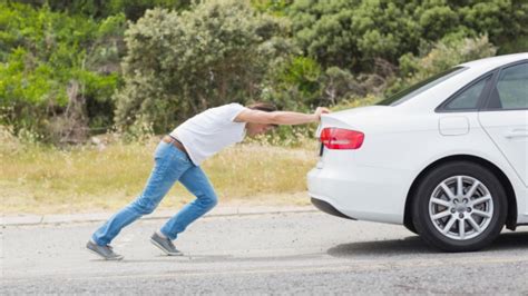 ¿por Qué Empujamos Un Auto Cuando No Arranca Parabrisas