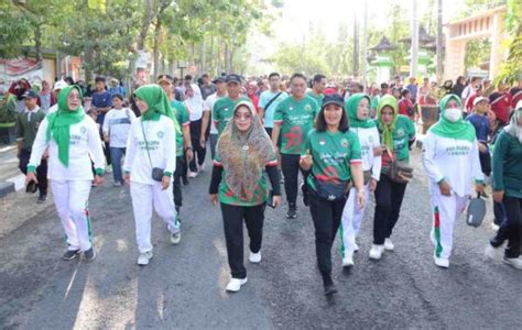 Ribuan Masyarakat Antusias Ikuti Jalan Sehat Berhadiah Motor Media