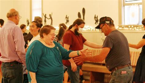 Dosey Do At The Square Dance