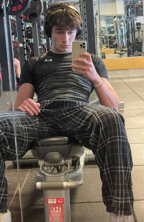 Pin By Anthony Reyes Garcia On Pines Creados Por Ti Attractive Guys