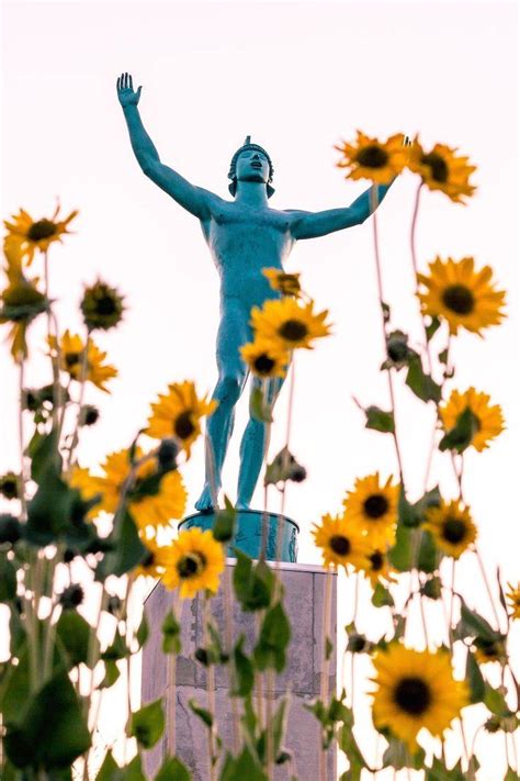 The Sun Singer Statue In Allerton Park Smile Politely — Champaign
