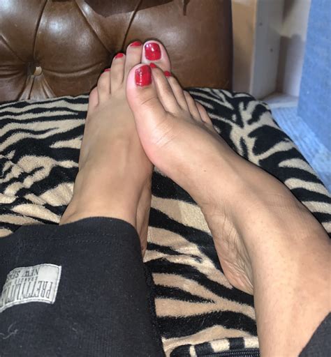 Veins And Sexy Red Toes ☺️ R Veiny Feet