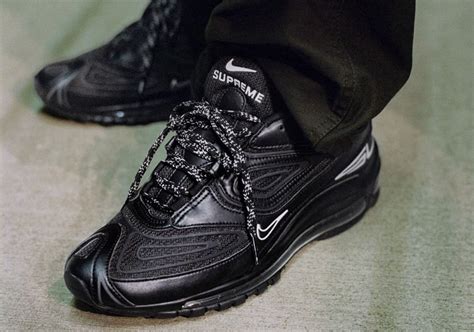 Black Air Max 2022 On Feet