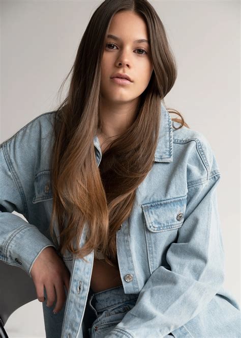 Aiyana Clemens — Looks Pro Model Scouts