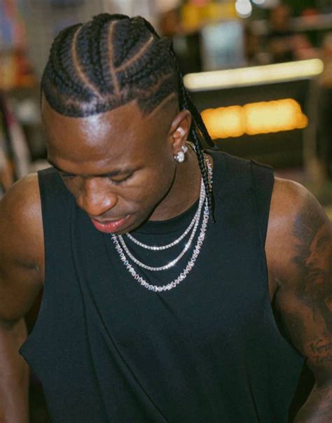 وینیسیوس جونیور از مدل موی جدید خود رونمایی کرد عکس طرفداری