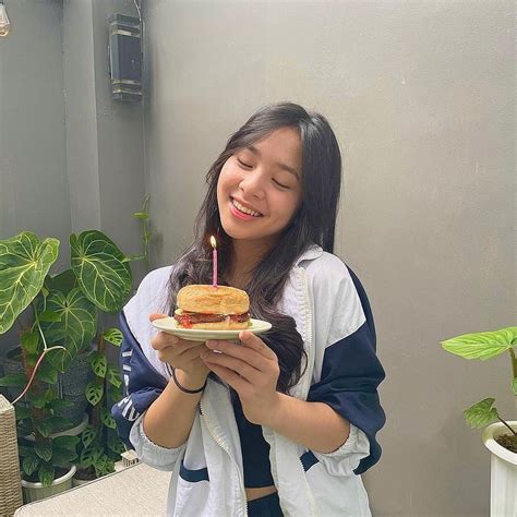 Elegan Saat Hadiri New York Fashion Week Yuk Intip 10 Pesona Zee Jkt48