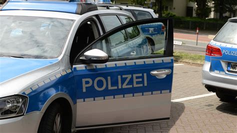Zwei Männer Schlagen Frau In Duisburg Brutal Zusammen
