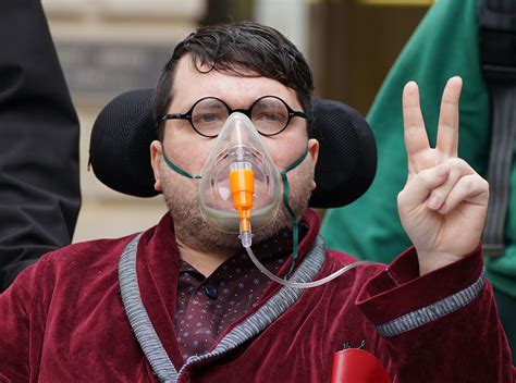 Nicholas Rossi Fugitive Ordered To Strip In Prison As Skin Experts