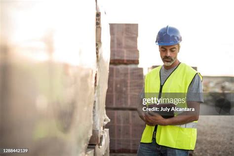 Arab Construction Workers Photos And Premium High Res Pictures Getty