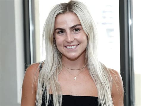 Who Are The 6 Nfl Wives And Girlfriends On Si Swimsuit Digital Cover