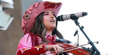 Sierra Ferrell Announces 2025 Tour Im Back Two Steppin The Stars In