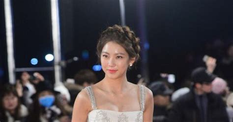 포토 공승연 어깨선 과감하게 노출