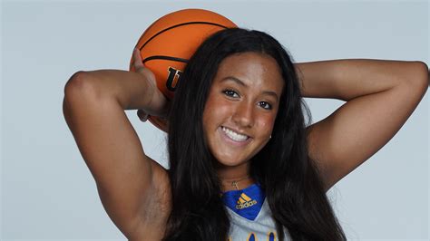 Wildcats Roll Past Lyons For First Win Of Season Johnson And Wales University Providence