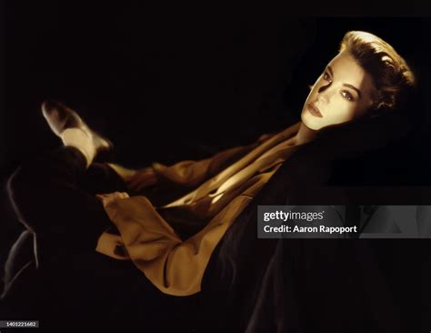 Actress Elizabeth Perkins Poses For A Portrait In Los Angeles News