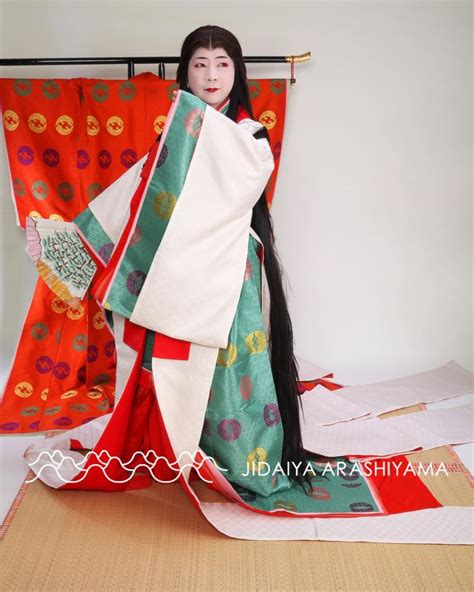 Pin Di Michelle Thaller Su Junihitoe Heian Kimono