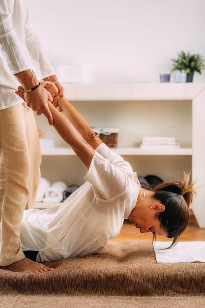 Premium Photo Therapist Stretching Womans Back Shiatsu Massage Premium Photo Therapist Stretching Womans Back Shiatsu Massage