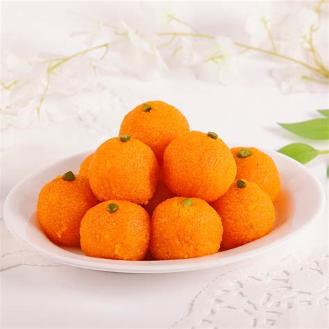 Rudraksha Rakhi With Motichoor Laddoo 250 Gm Winni