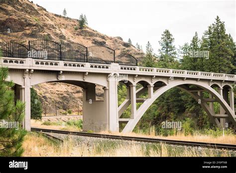 The Historic One Lane La Grande Arch Bridge At Perry Oregon Usa Stock