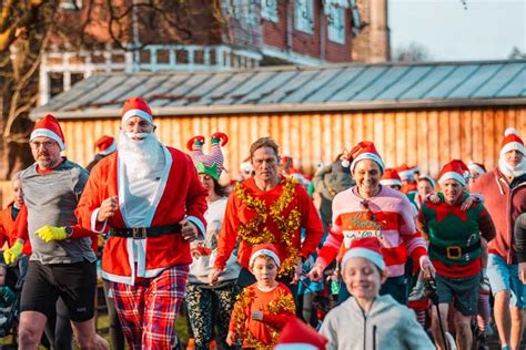 Festive Fun Run Brings Santas Elves And Families Together Henley Herald