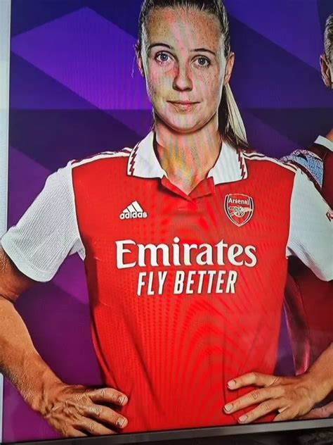Arsenal Star Beth Mead In Hysterics After Fans Spot Sky Sports Photoshop Blunder Daily Star