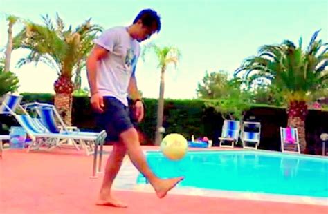 Alberto Frezzas Feet