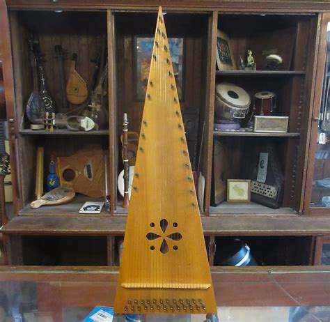 Unlabeled 25 String Bowed Psaltery Reverb