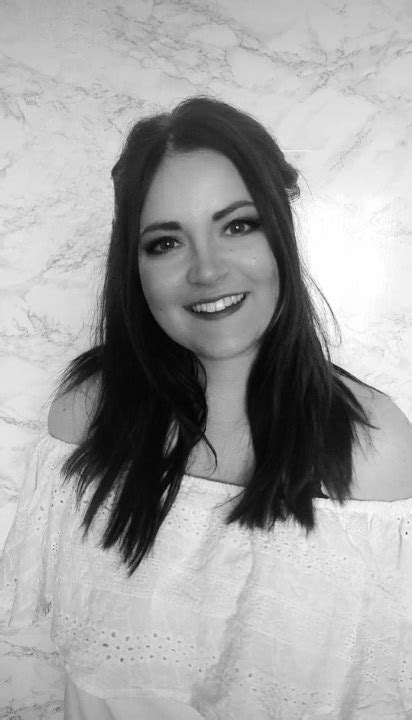 Laura L R Auteur De À La Vie À La Danse Babelio