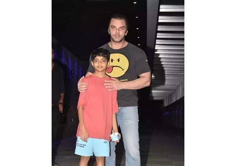 Tiger 3 Star Salman Khan Arrives In Style To Attend Brother Sohail Khans Birthday Party Along