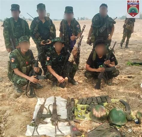 Knu တပ်မဟာ ၃ နယ်မြေ၌ ဒဏ်ရာရ စစ်သားများကို ကားဖြင့်သယ်ဆောင်စဉ် စနိုက်ပါဖ