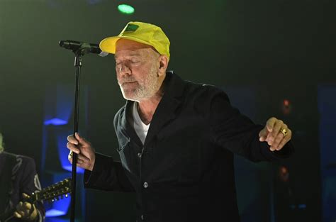 Michael Stipe Jason Isbell Perform Rem Songs At Harris Walz Event