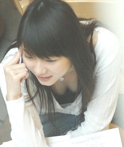 Belahan Dada Wanita CD BIKINI