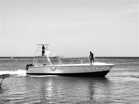 Our Boats Reef Gliders Padi 5 Star Dive Center Roatan Our Boats