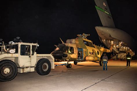 Пентагон показав відправлення російських Ми-17 для Збройних Сил України ...