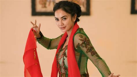 Foto Demi Totalitas Masayu Anastasia Ngaku Sempat Jijik Ke Ular Tapi
