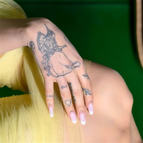 Ariana Grande Tattoo Ariana Grande Shows Off Her Face Tattoo New