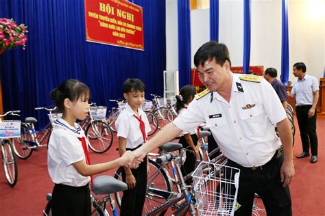 Tổng công ty Tân Cảng Sài Gòn tuyên tuyên biển đảo tại huyện Ia HDrai