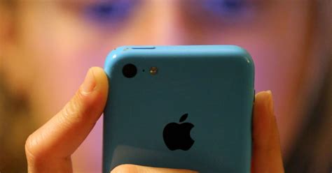o2 down mobile phone network crashes leaving thousands without signal