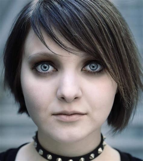 Emo Makeup Tutorial 5 Easy Steps To Ace The Iconic Look