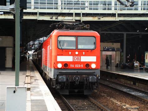 BR 114-023 5 mit 5 x RE160 Wagen richtung Frankfurt/Oder fährt gerade ...