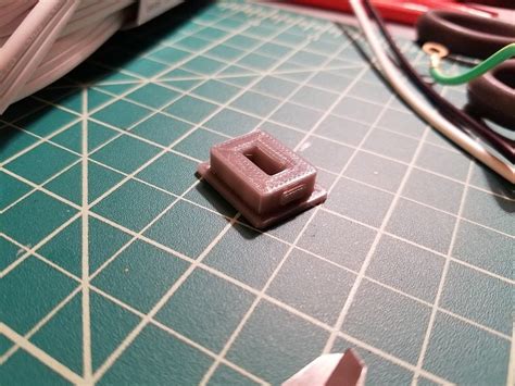 Free 3d File Utilitech Pro Strip Shop Light Cable Pass Through・object