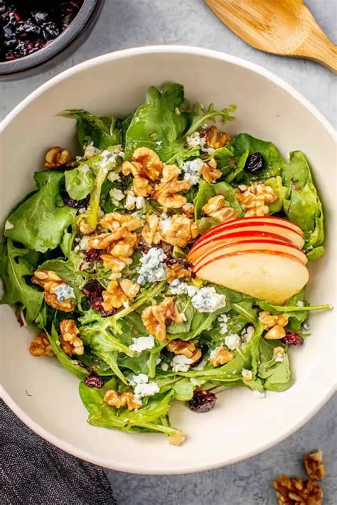 Apple Walnut Salad With Balsamic Dressing
