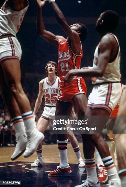 Sidney Wicks Blazers Photos And Premium High Res Pictures Getty Images