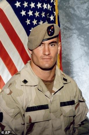 Admirers Honor The Life Of Pat Tillman 15 Years After The Nfl Star