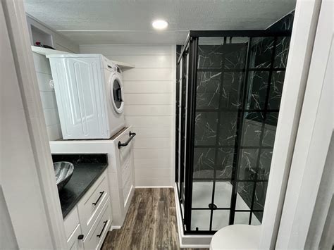 32′ Athena Blackstone Decathlon Tiny Homes