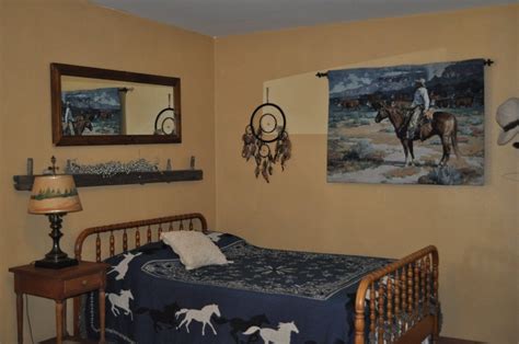 Bunkhouse Rooms — Badger Creek Ranch