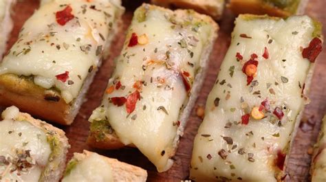 10 Minute Cheesy Garlic Bread Recipe Perfect Party Starters