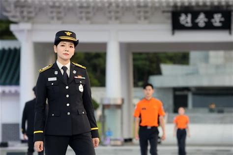 포토 제복·한복 런웨이 서울신문